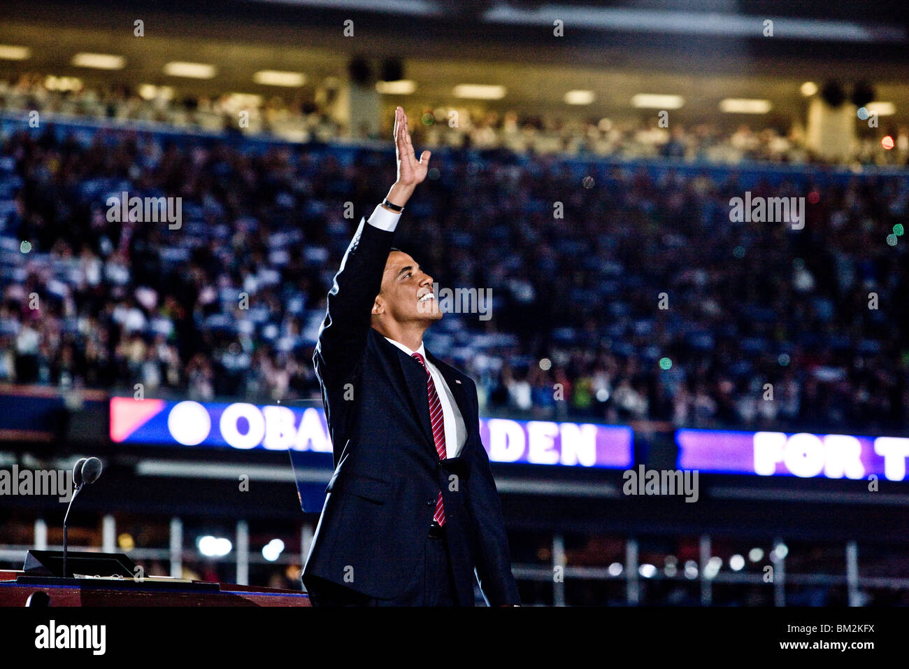 President barack obama wave hi-res stock photography and images - Alamy