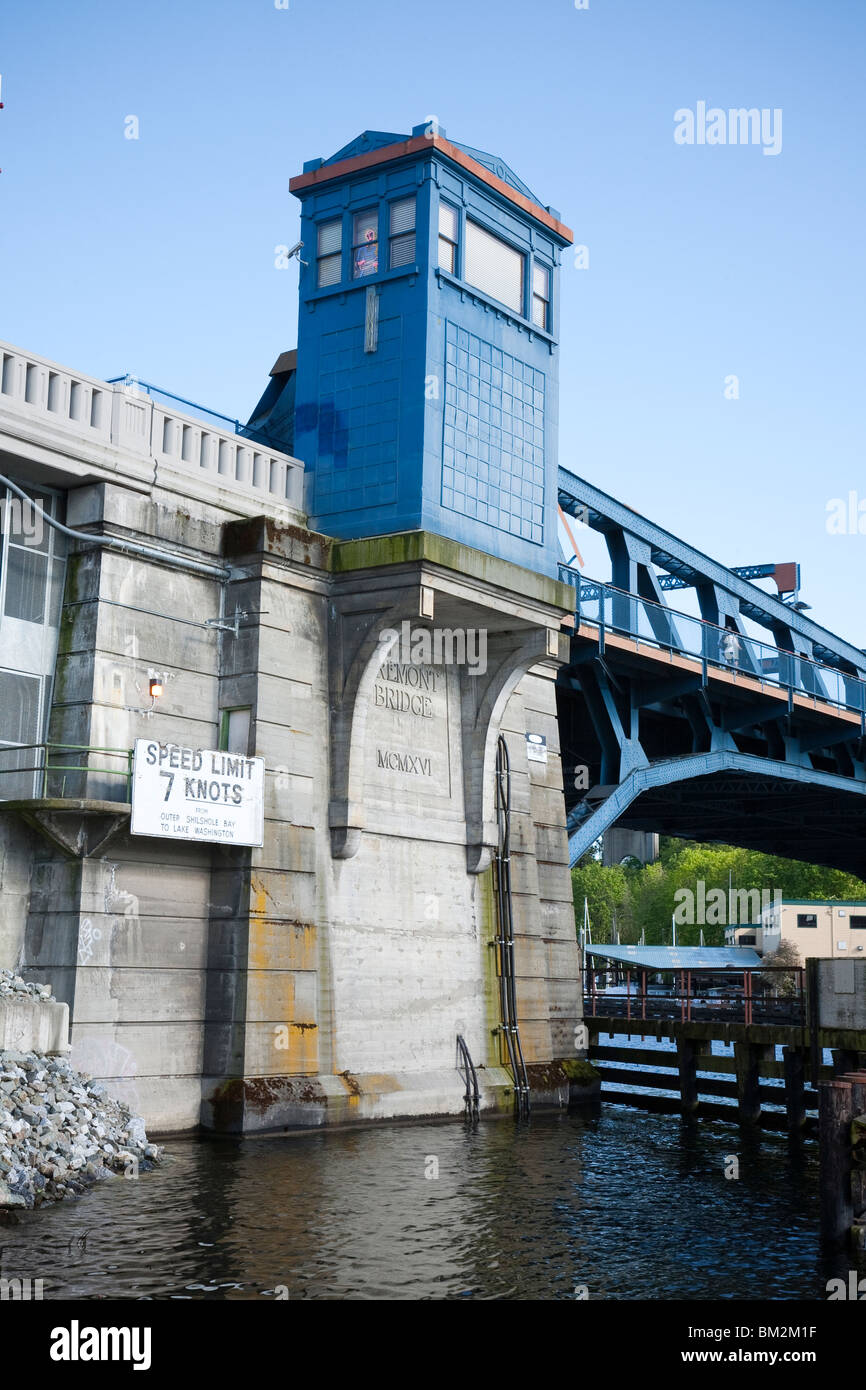 The Fremont Bridge, control tower - Seattle, Washington Stock Photo - Alamy