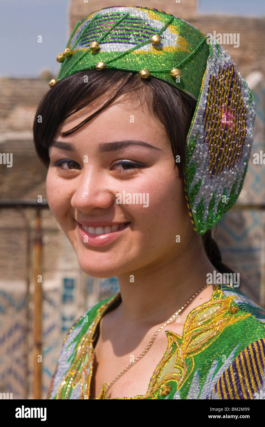 Woman shakrisabz uzbekistan hi-res stock photography and images - Alamy