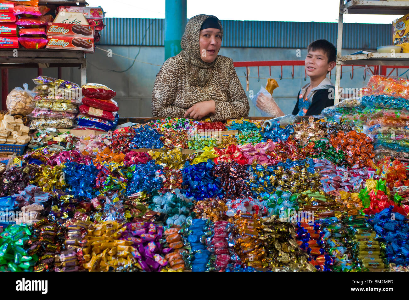 Market stall selling sweets hi-res stock photography and images - Alamy