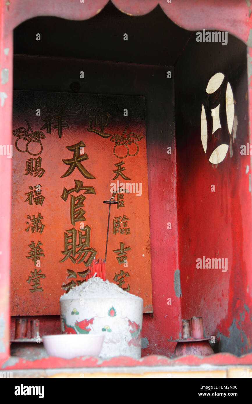 Chinese shrine hi-res stock photography and images - Alamy
