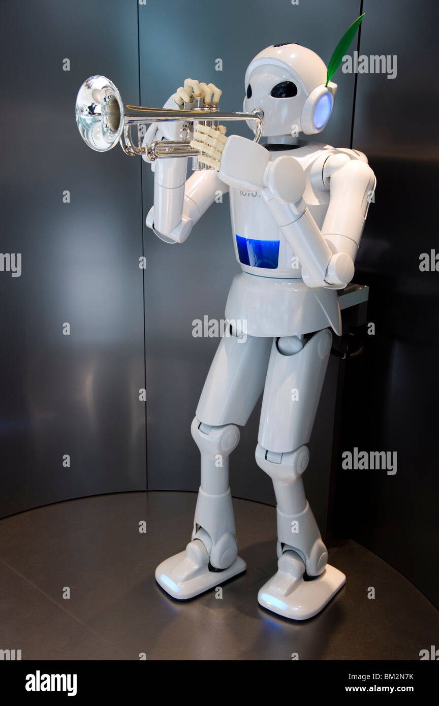 Robots playing music hi-res stock photography and images - Alamy