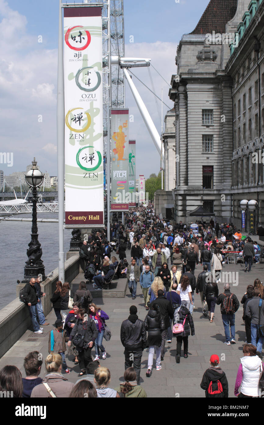 Crowd walking along The Queens Walk South Bank London Stock Photo - Alamy