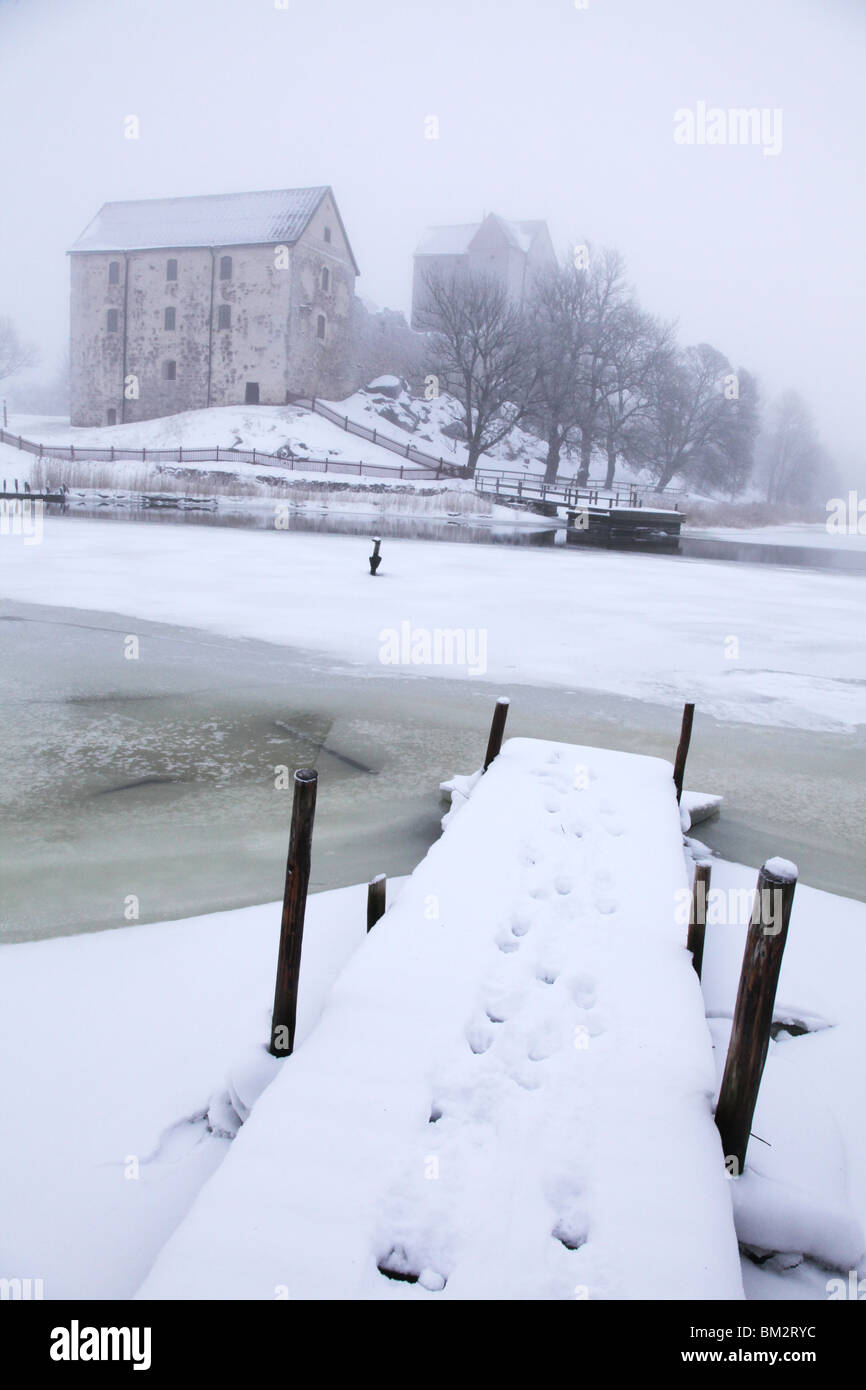 ÅLAND, CASTLE, WINTER: Early morning freezing mist fog and snow at ...