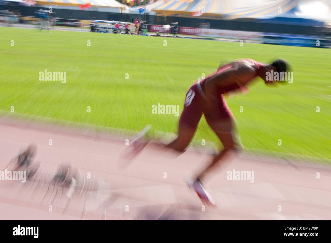 Teen boy starting blocks hi-res stock photography and images - Alamy