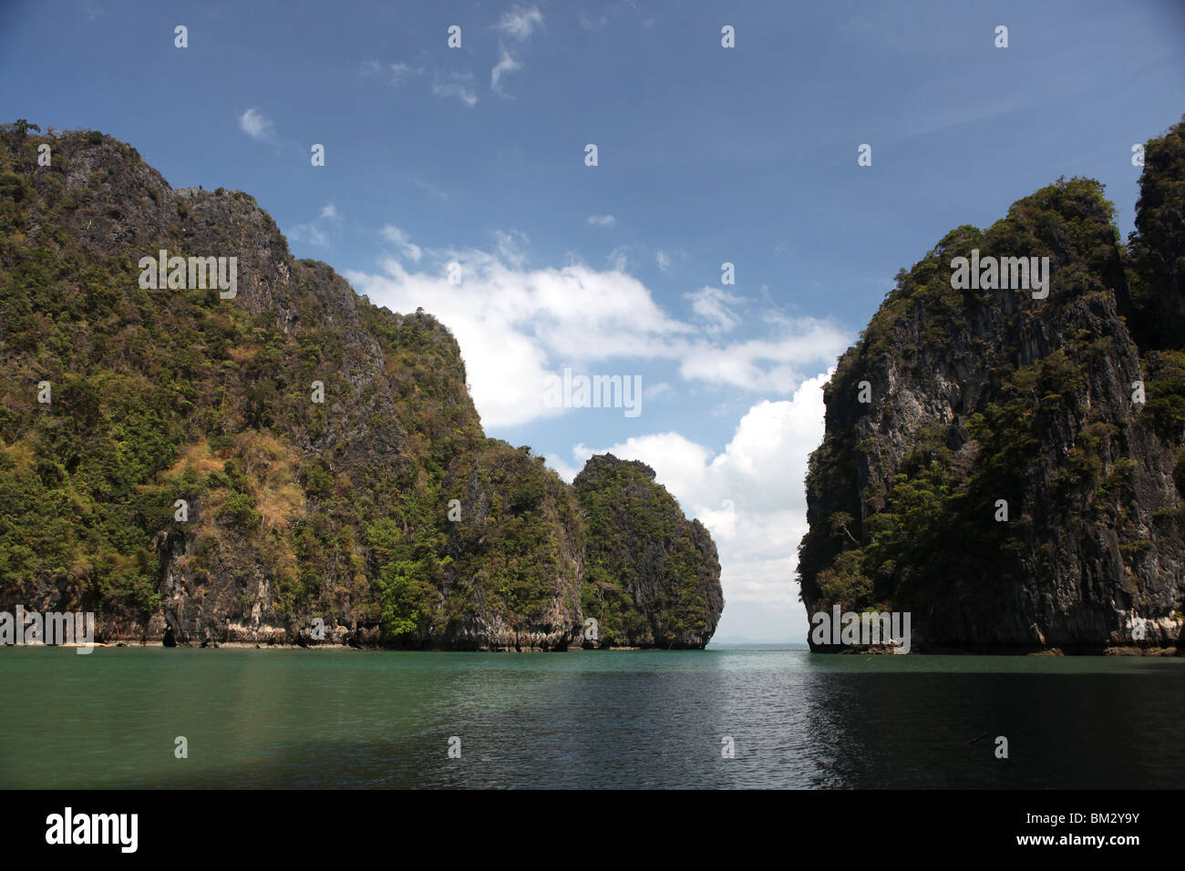 Limestone rocky cliffs hi-res stock photography and images - Alamy