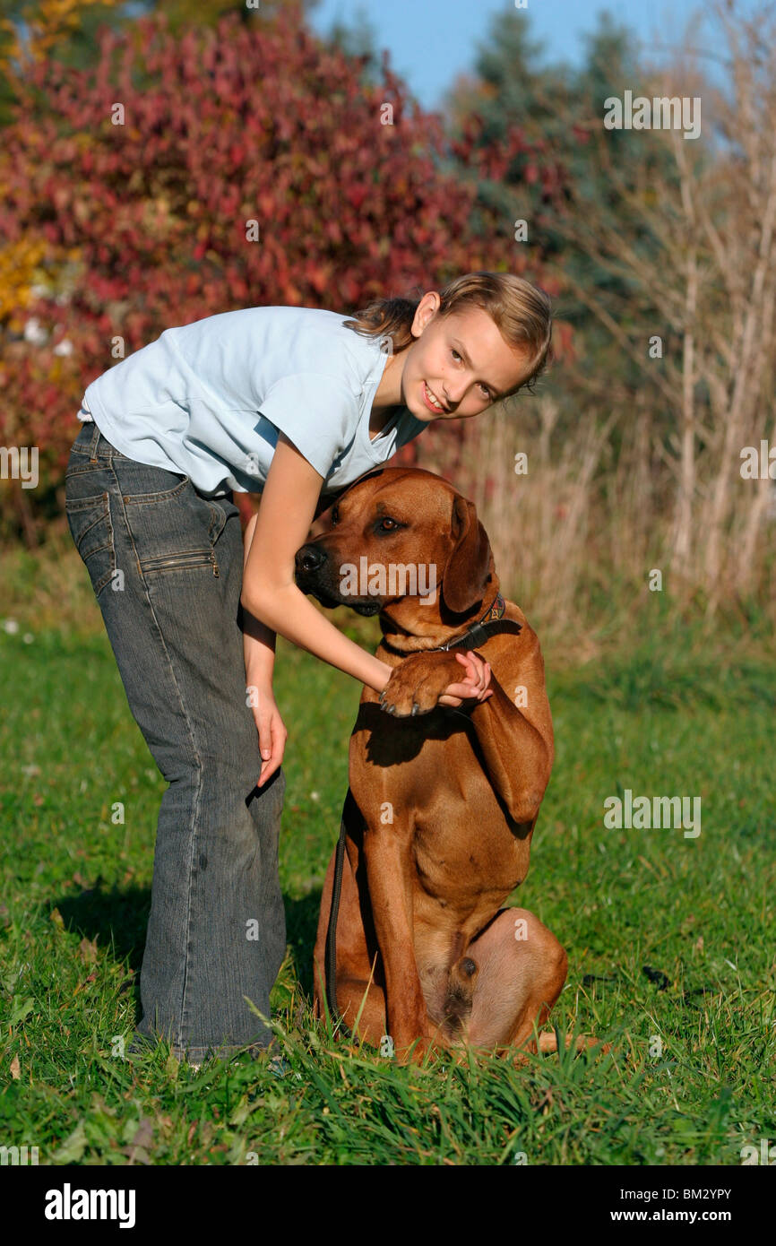 Mädchen mit Rhodesian Ridgeback / girl with RR Stock Photo - Alamy