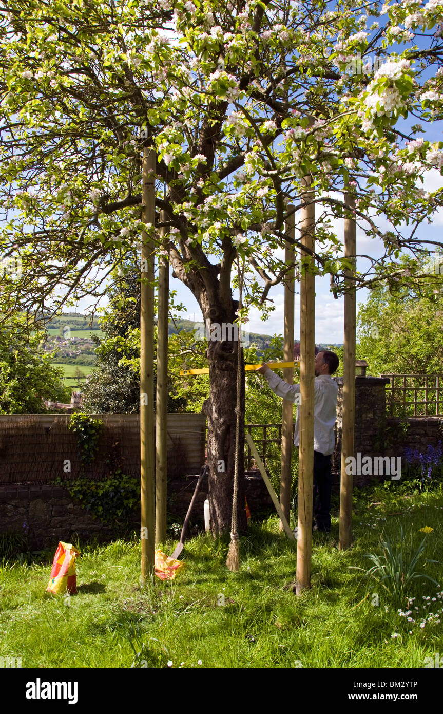 Garden children treehouse hi-res stock photography and images - Alamy