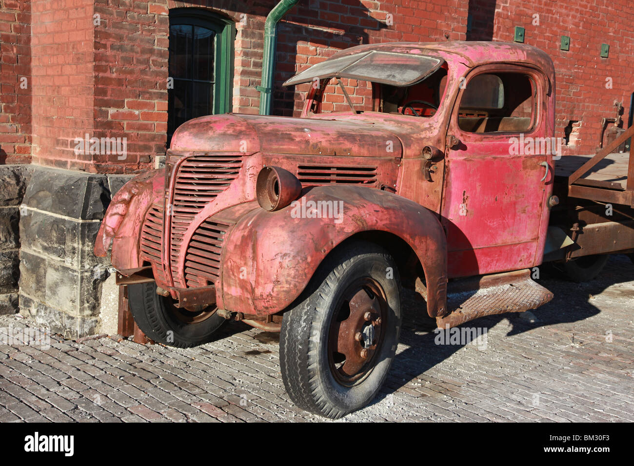 rustic red pickup truck Stock Photo - Alamy