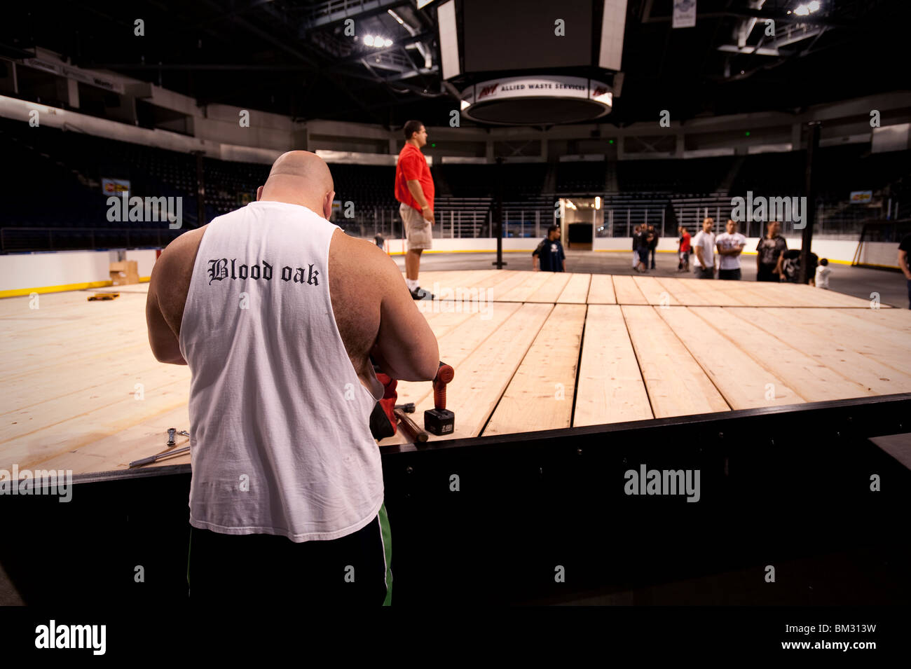 Mma cage hi-res stock photography and images - Alamy