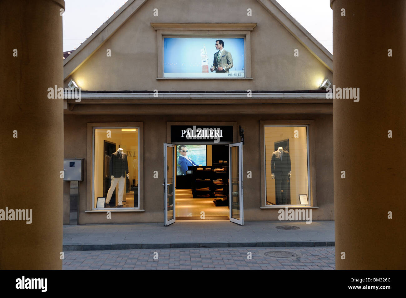 Beijing scitech premium outlet mall hi-res stock photography and images ...