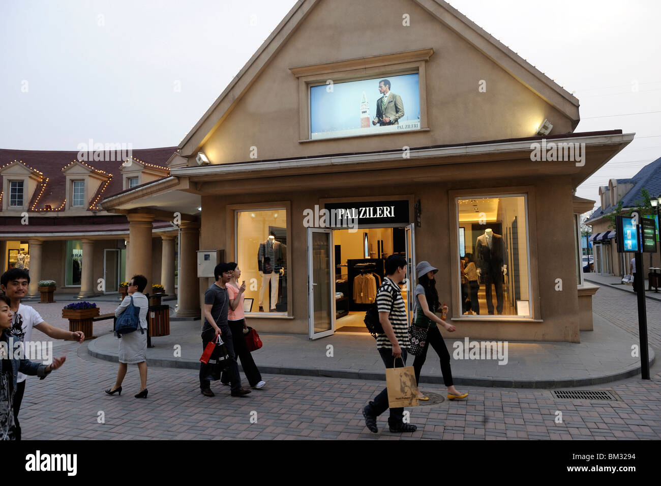Beijing scitech premium outlet mall hi-res stock photography and images ...