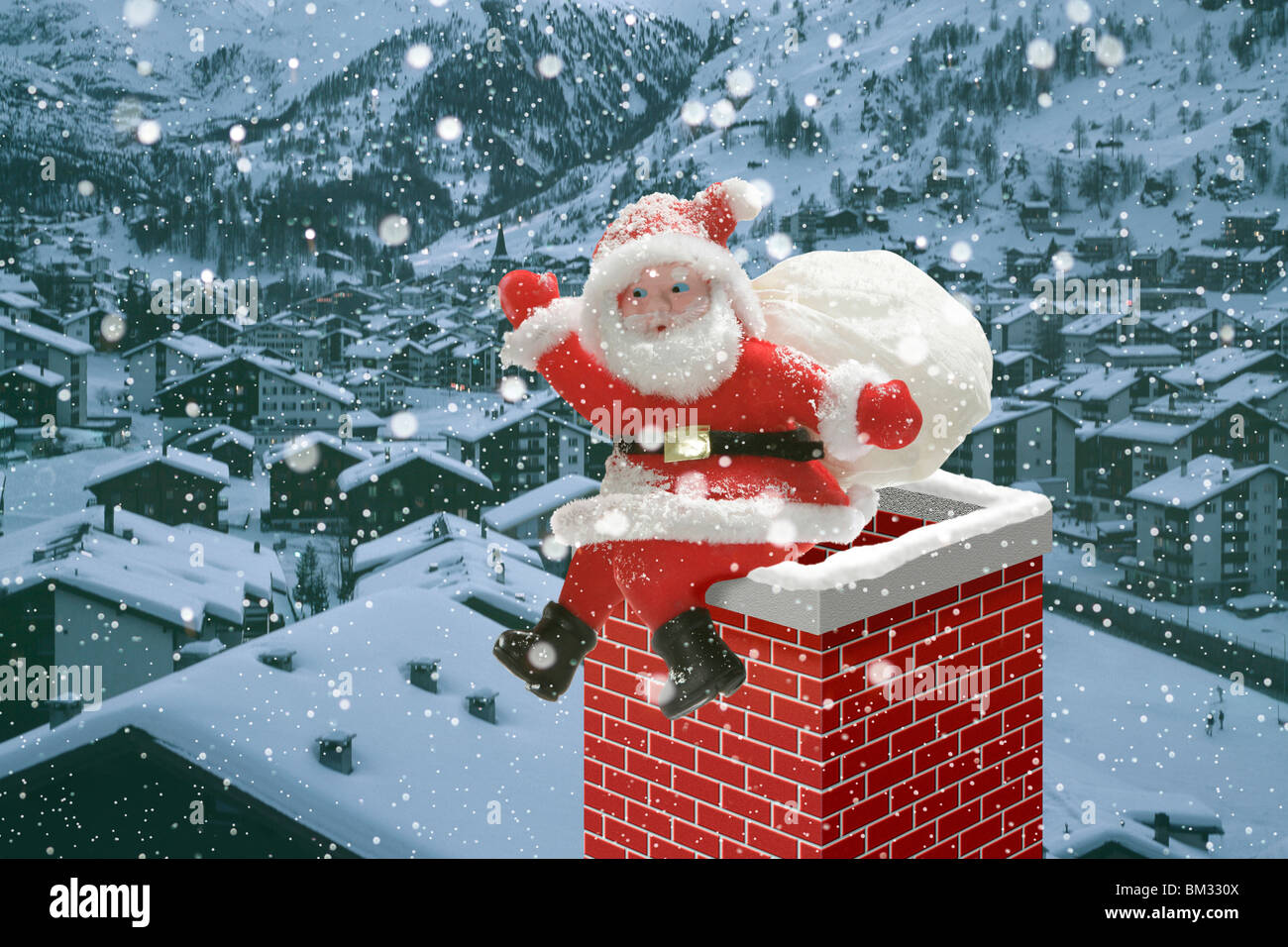 Santa claus sitting on chimney hi-res stock photography and images - Alamy
