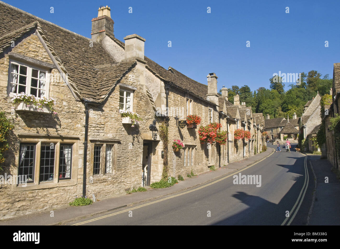 Castle combe village hi-res stock photography and images - Alamy