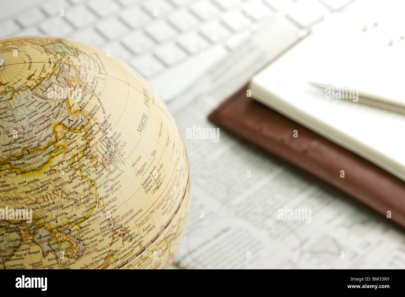Note globe hi-res stock photography and images - Alamy