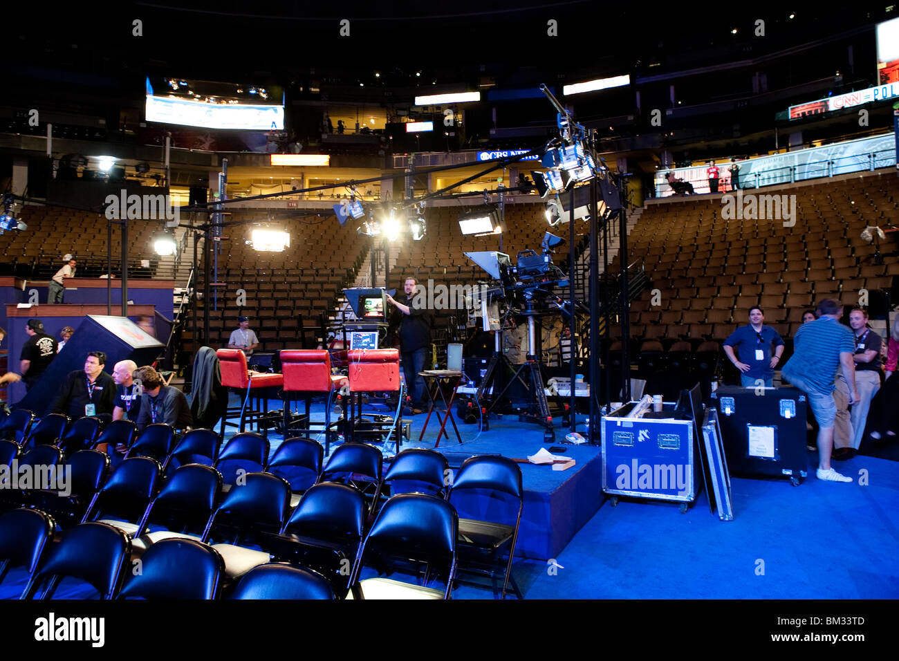 News tv studio set hi-res stock photography and images - Alamy