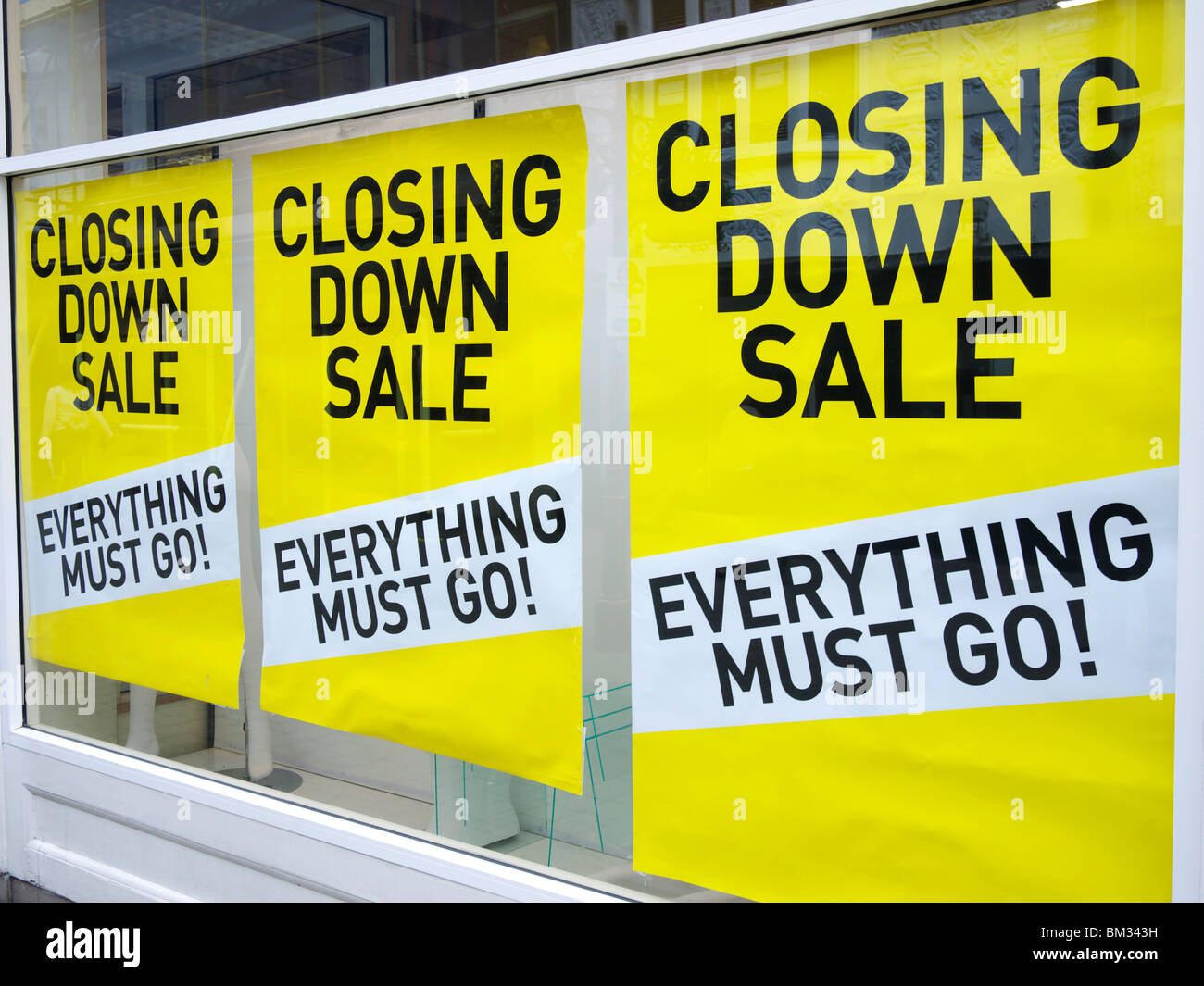 Closing Down Shop Sign Stock Photo - Alamy