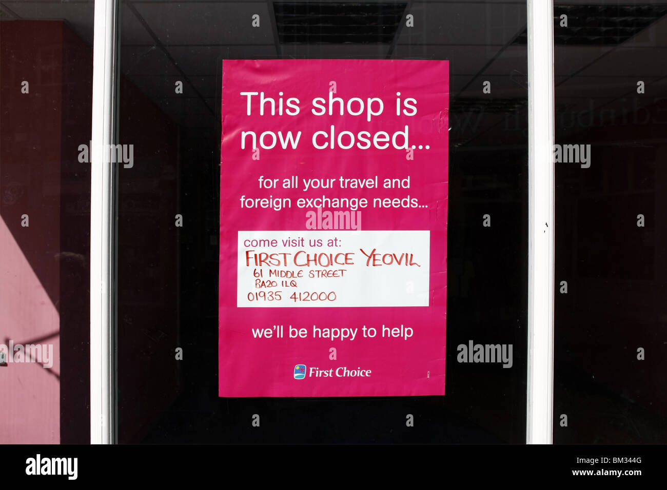 This Shop is Now Closed Sign Stock Photo - Alamy