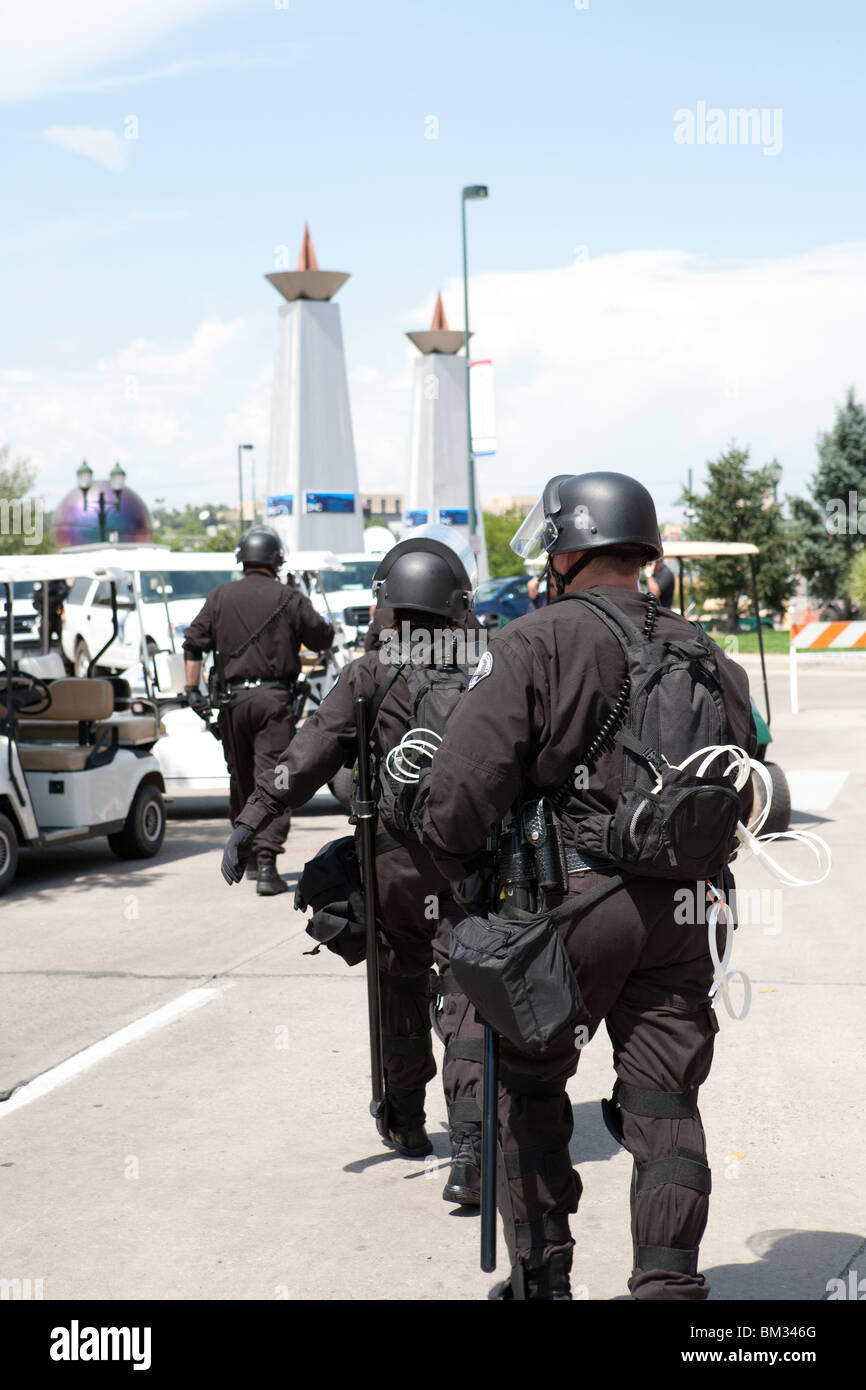 Riot security hi-res stock photography and images - Alamy