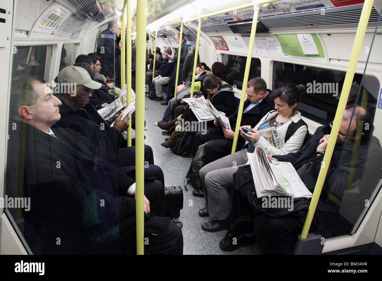 READING EVENING STANDARD, TUBE, 2010: London underground tube commuter ...