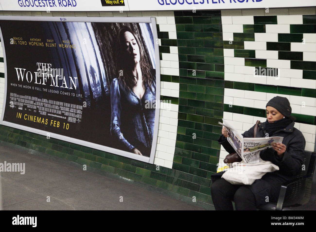 READING EVENING STANDARD, TUBE, 2010: London underground tube commuter ...