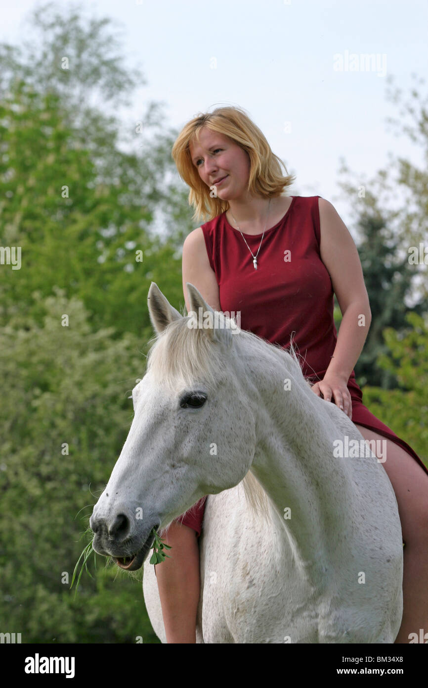 Frau mit Pferd / woman with horse Stock Photo - Alamy