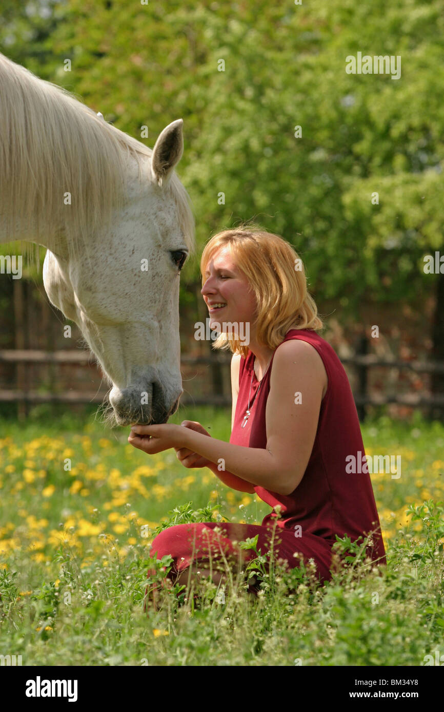 Frau mit Pferd / woman with horse Stock Photo - Alamy