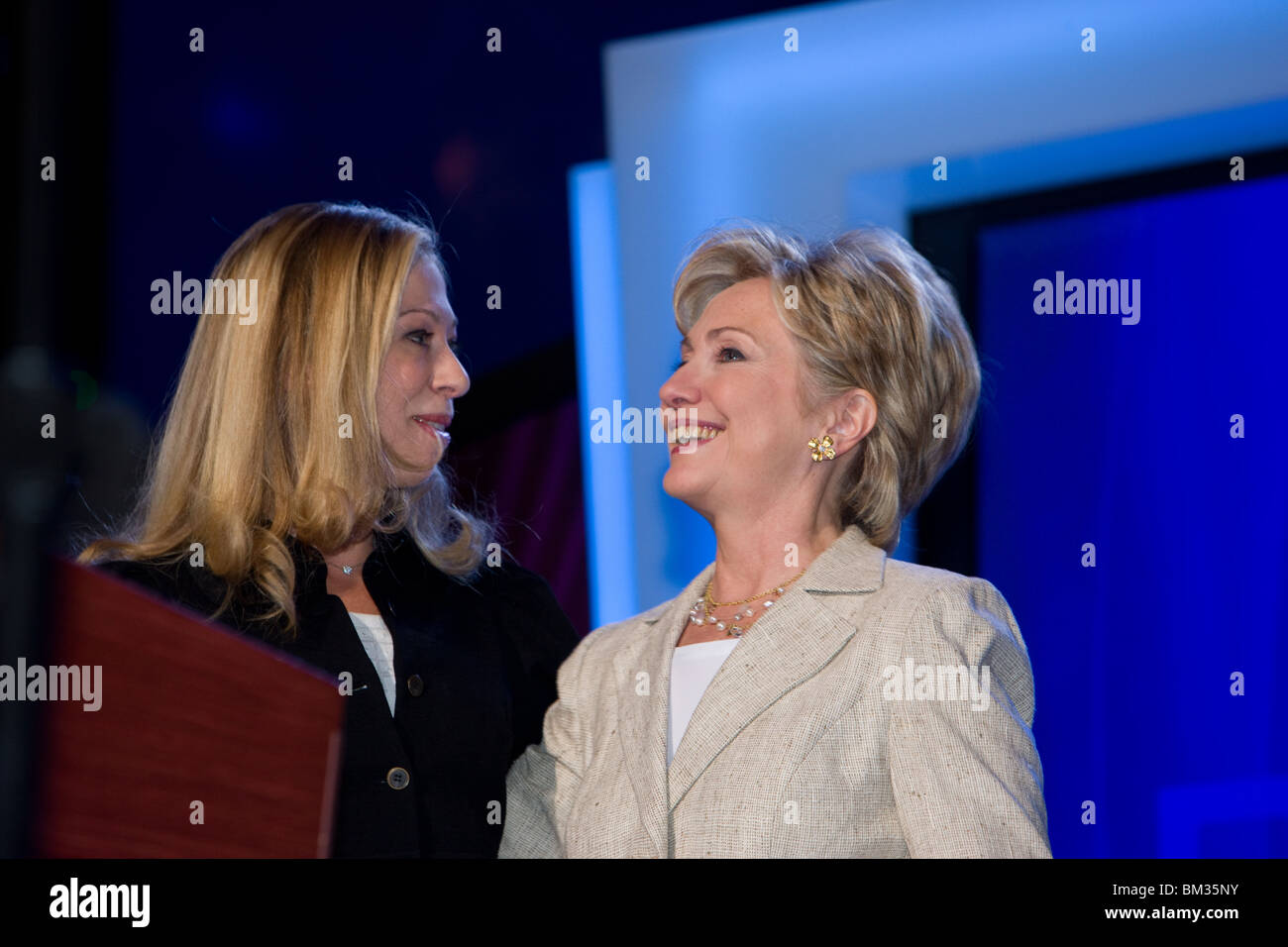 Chelsea and her Mother Hilary Clinton Stock Photo - Alamy