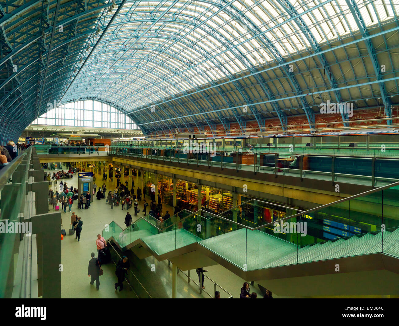 St pancras shop hi-res stock photography and images - Alamy