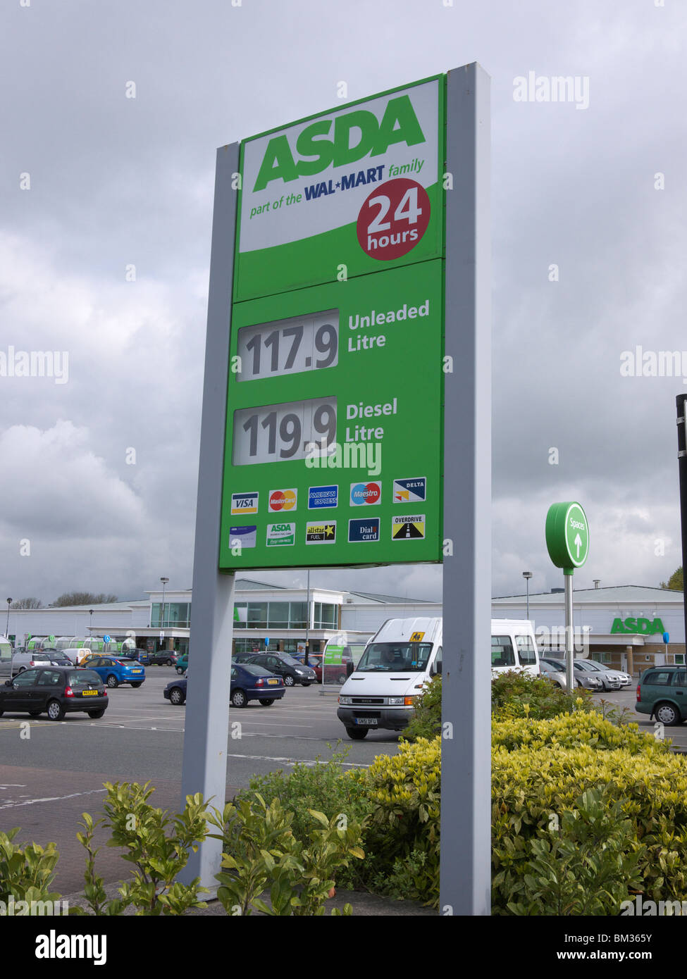 Asda supermarket chadderton hi-res stock photography and images - Alamy