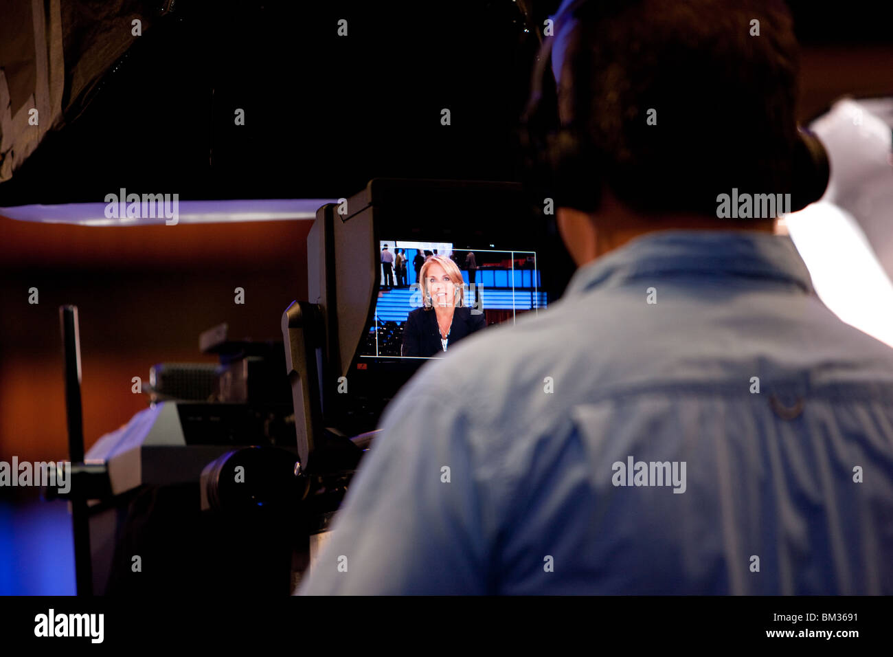 News anchor camera hi-res stock photography and images - Alamy