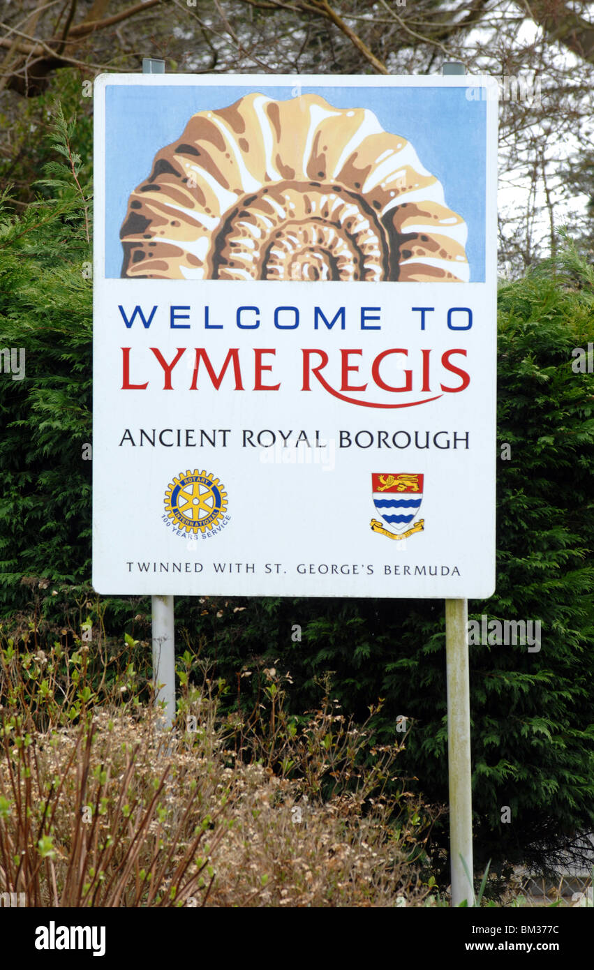 Welcome to Lyme Regis sign, Dorset, Britain, UK Stock Photo - Alamy