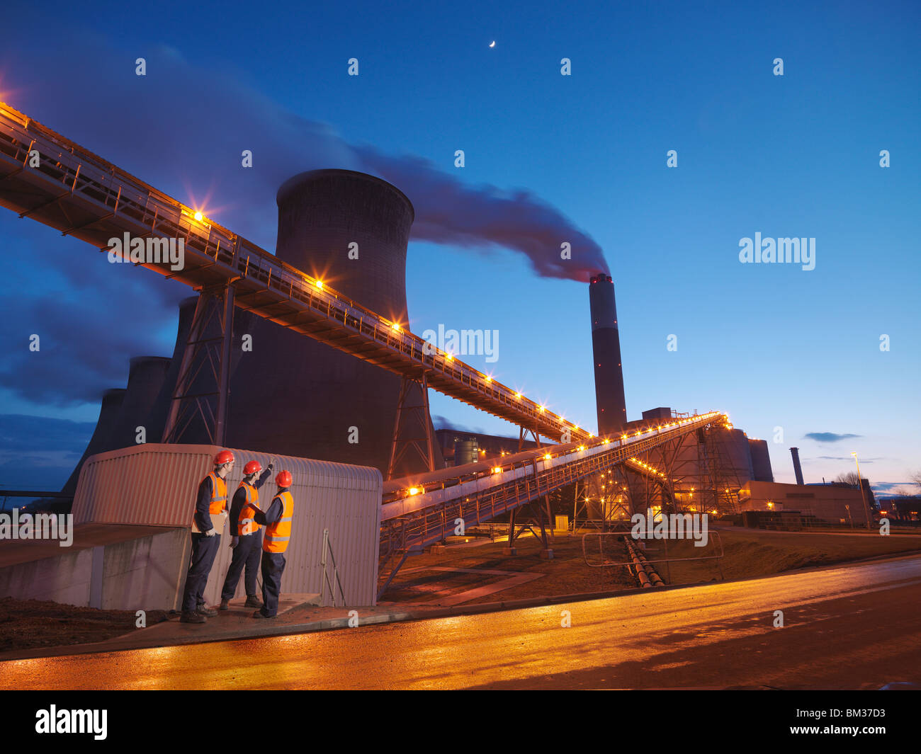 Working night industry europe hi-res stock photography and images - Alamy
