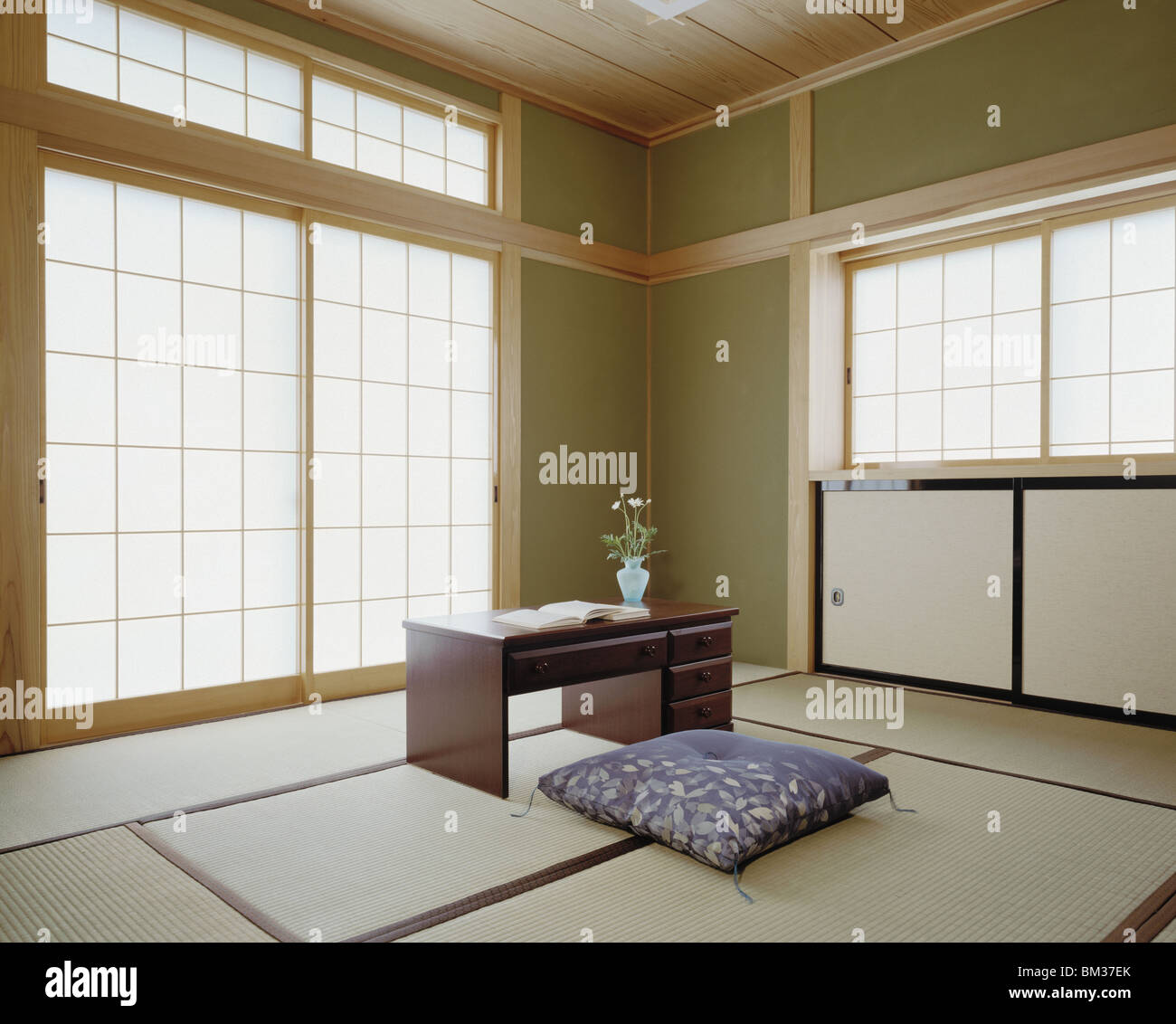 Traditional Japanese room with tatami mats Stock Photo - Alamy