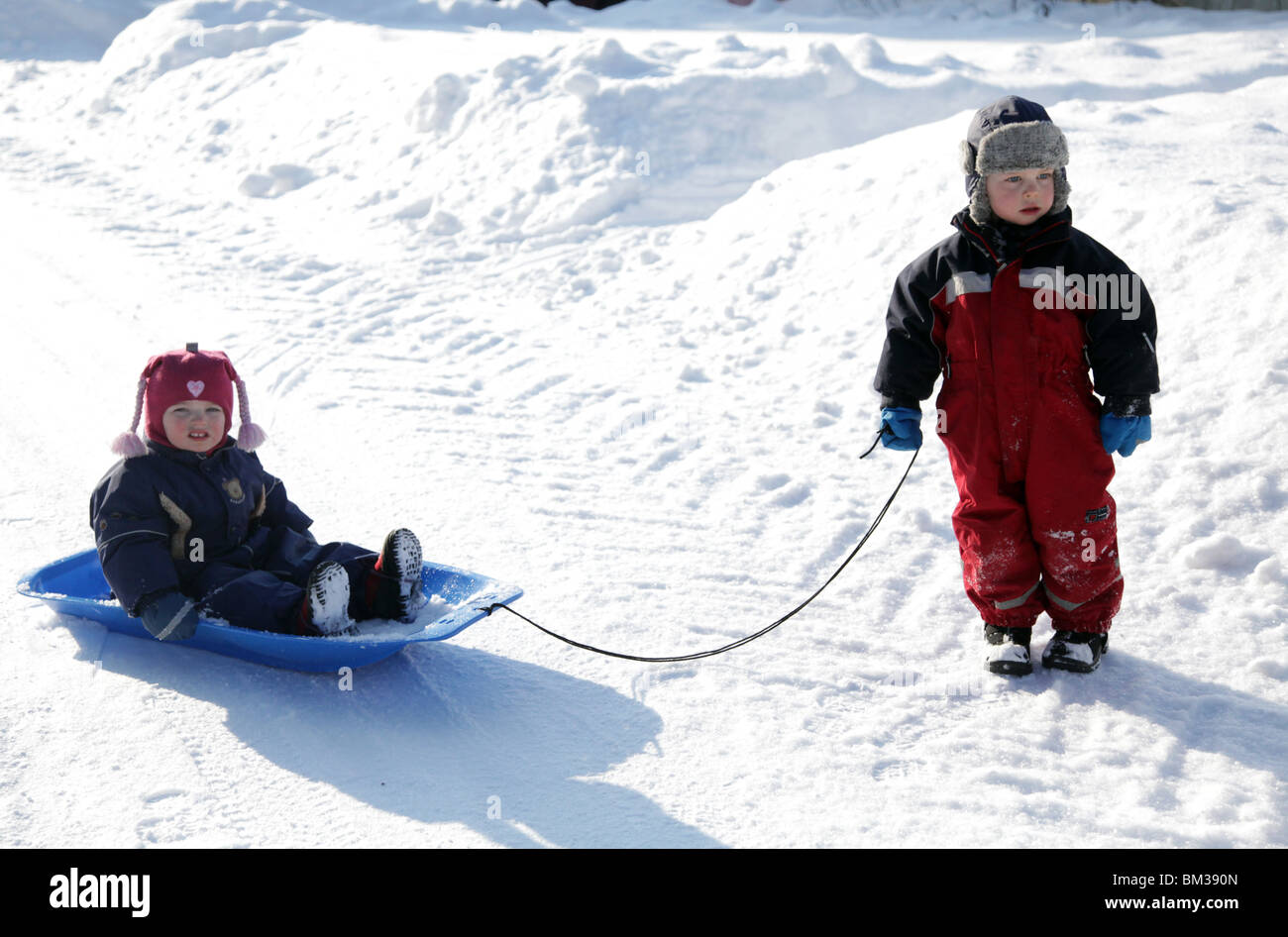 TODDLERS PLAY WITH SLEDGE DEEP WINTER: Two siblings babies kids ...