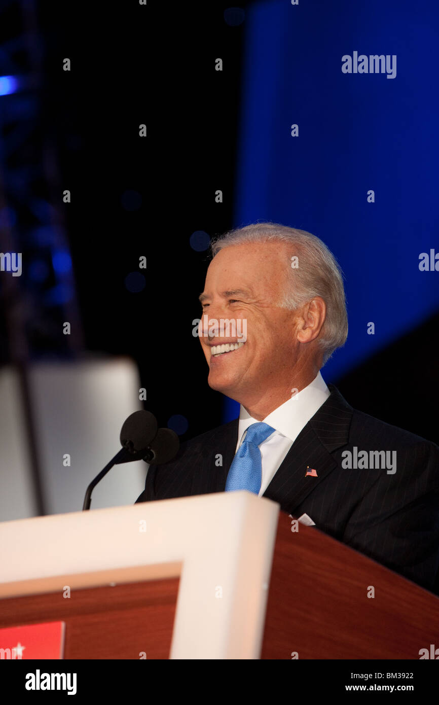 President biden speech podium hi-res stock photography and images - Alamy