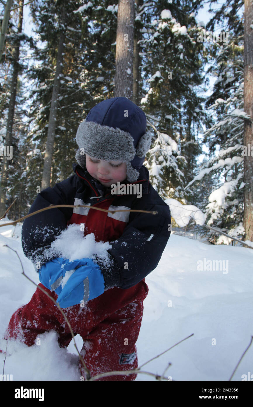 BOY TODDLER KAMES BIG SNOWBALL: Baby toddler making makes huge snowball ...
