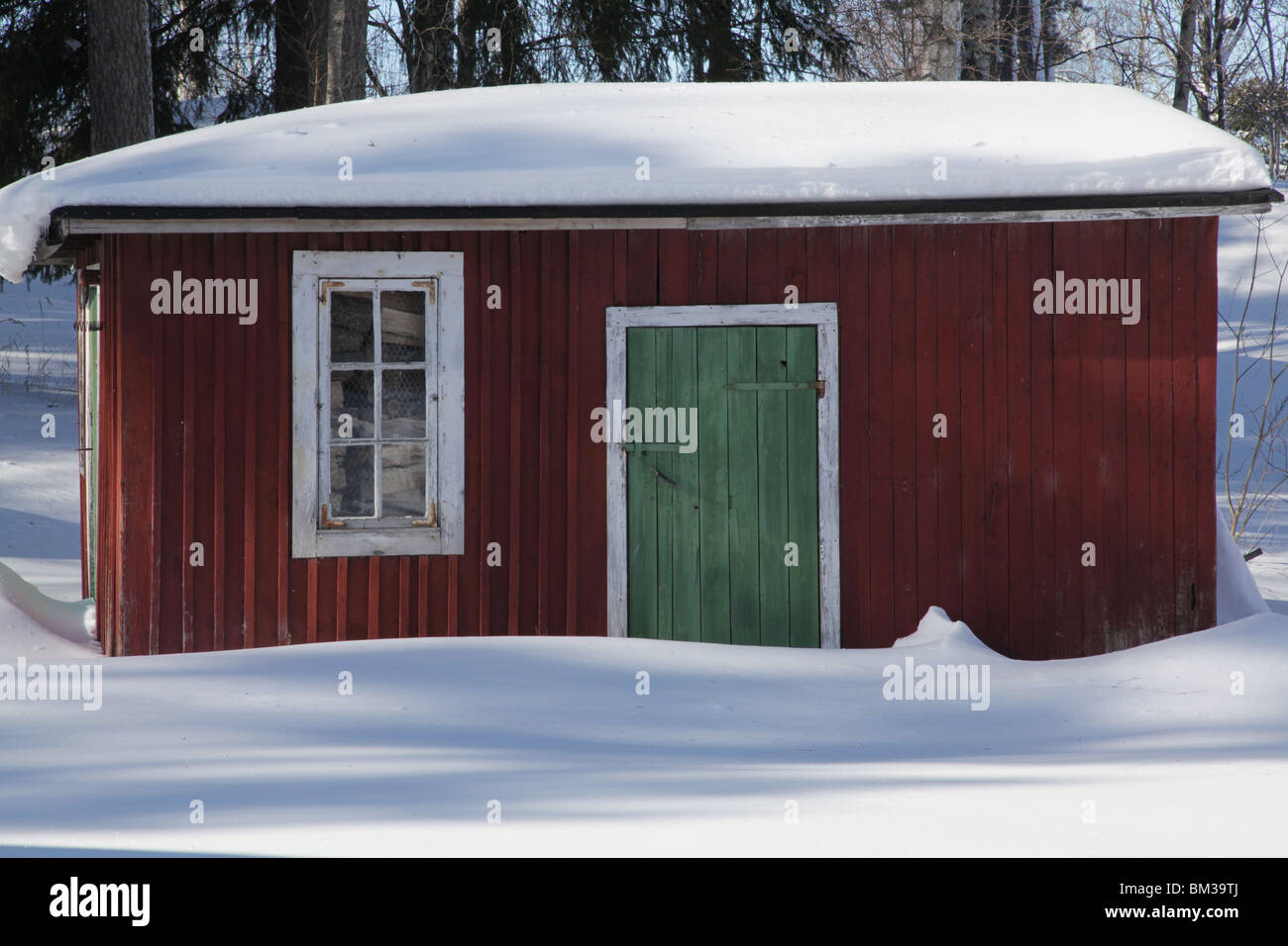 TRADITIONAL NORDIC FARM BUILDING: Snowed in traditional farm building ...
