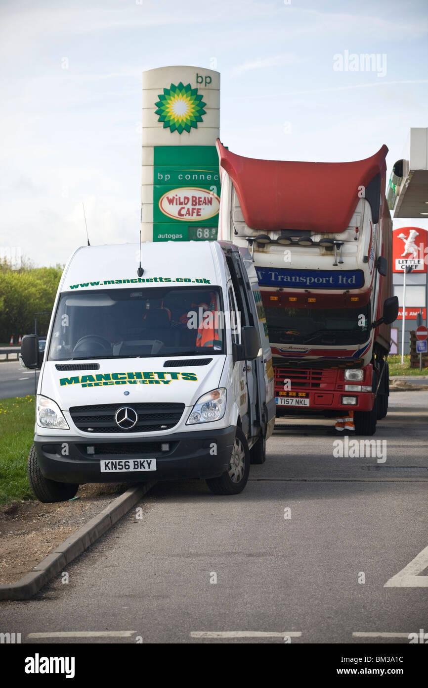 Recovery Service Attend to a broken down lorry in the service on the ...