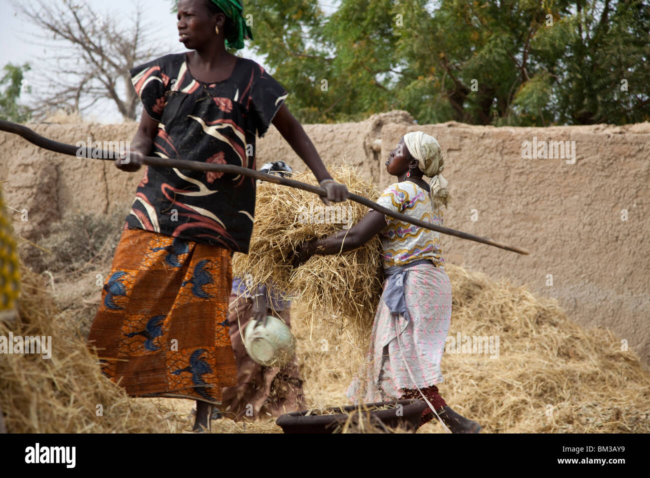 Mali segou pottery hi-res stock photography and images - Alamy