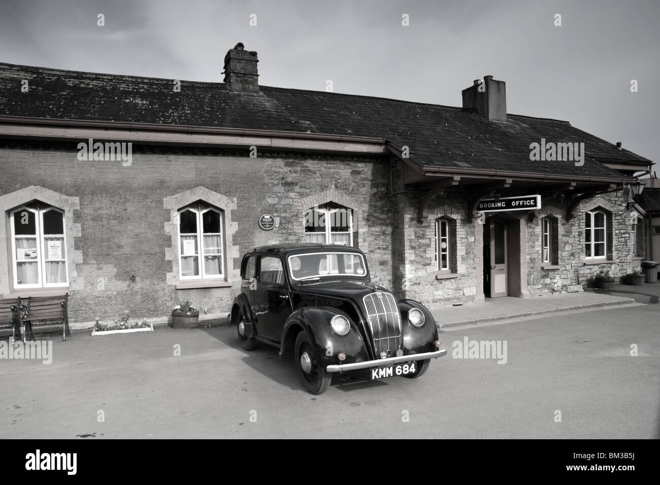 Buckfastleigh steam railway station hi-res stock photography and images ...