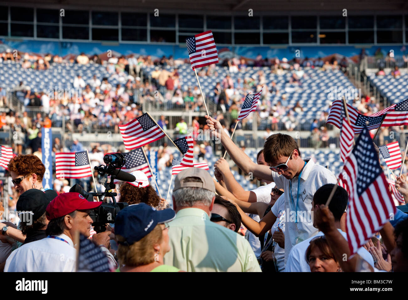 Crowd waving american flag hi-res stock photography and images - Alamy