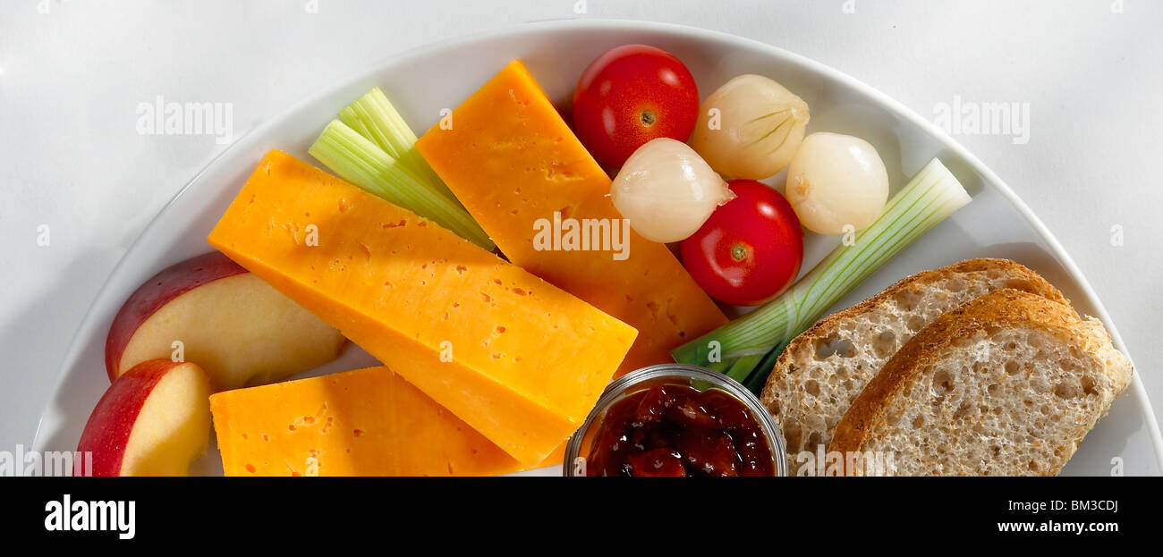 Ploughmans lunch hi-res stock photography and images - Alamy