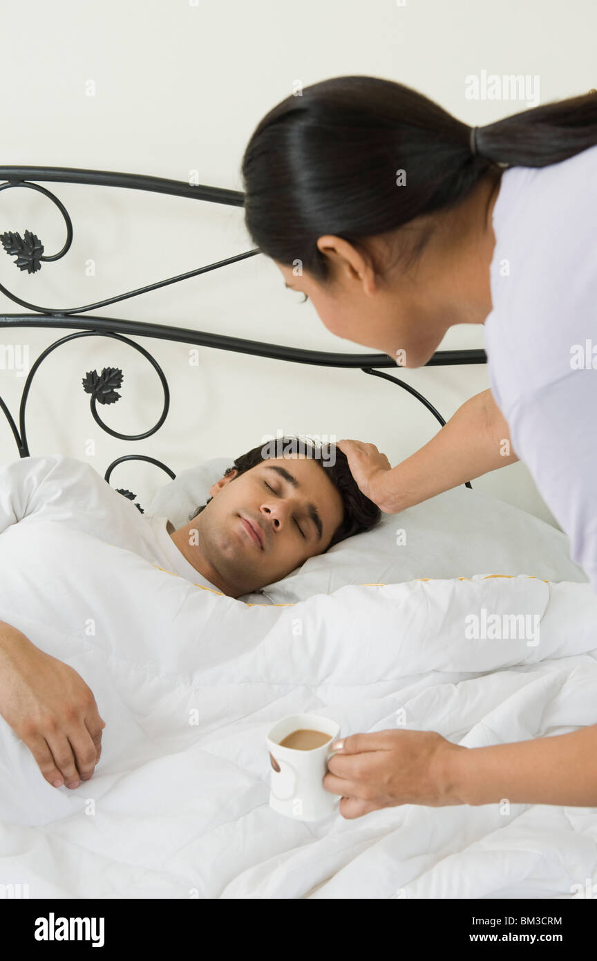 Woman making bed back view hi-res stock photography and images - Alamy