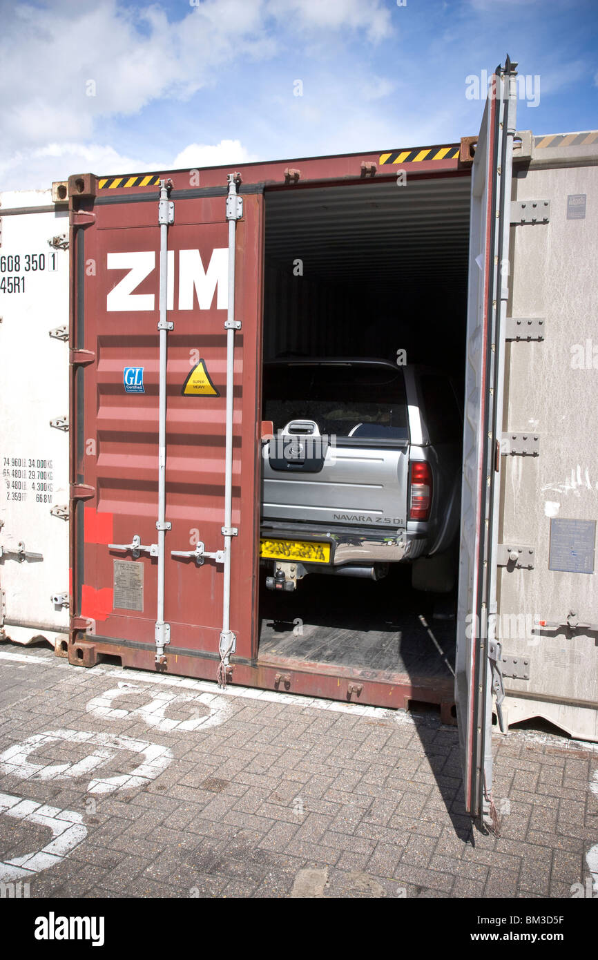 Crime police raid searching hi-res stock photography and images - Alamy