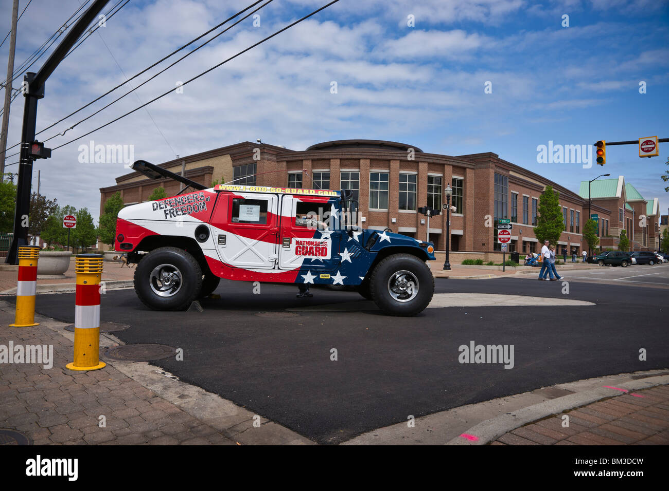 White hummer truck hi-res stock photography and images - Alamy