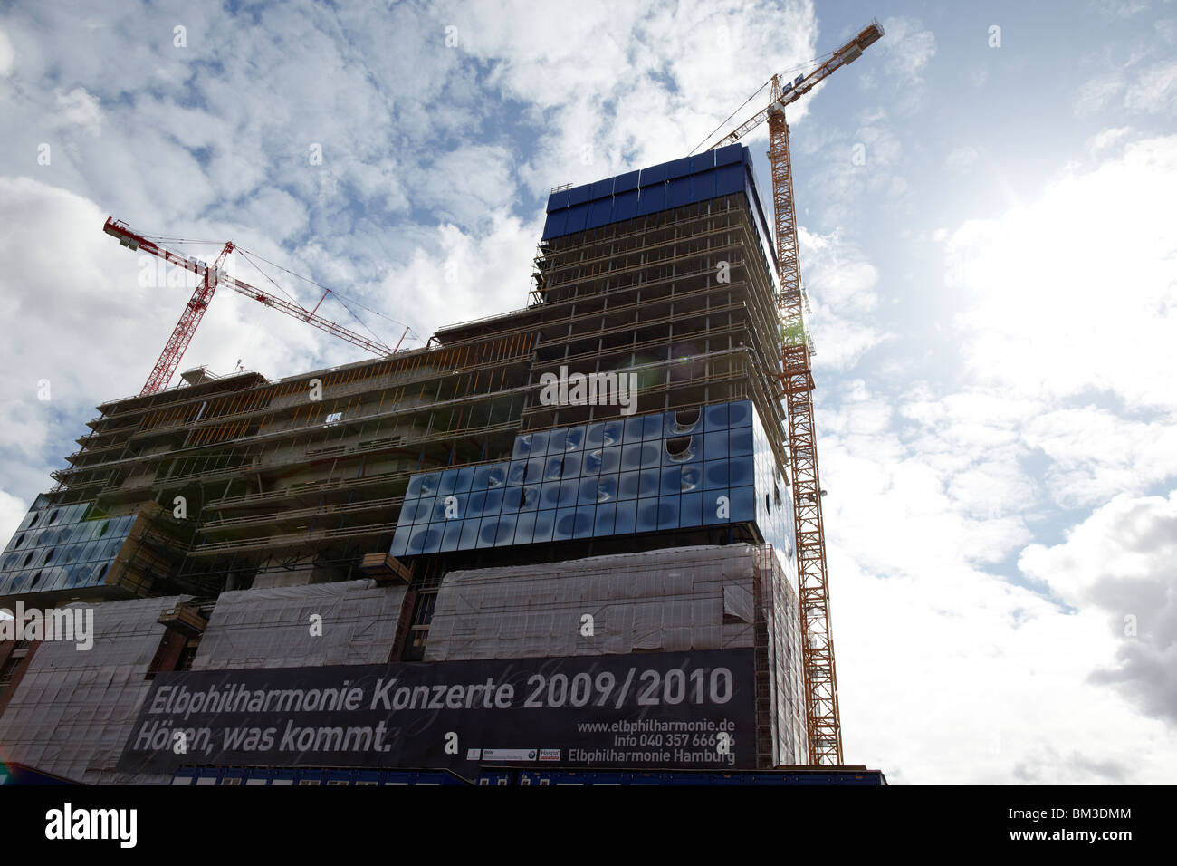The construction site of the philharmonic hall 'Elbphilharmonie' Stock ...
