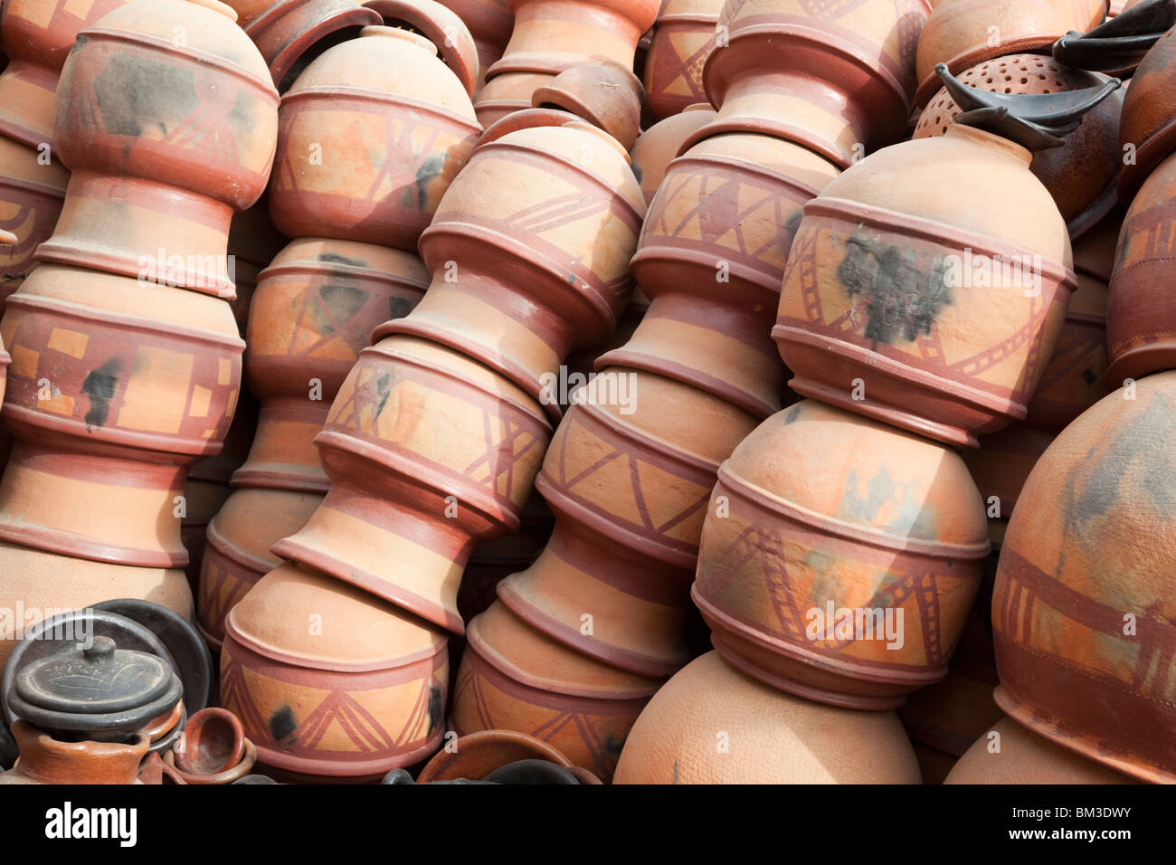 Mali pottery women hi-res stock photography and images - Alamy