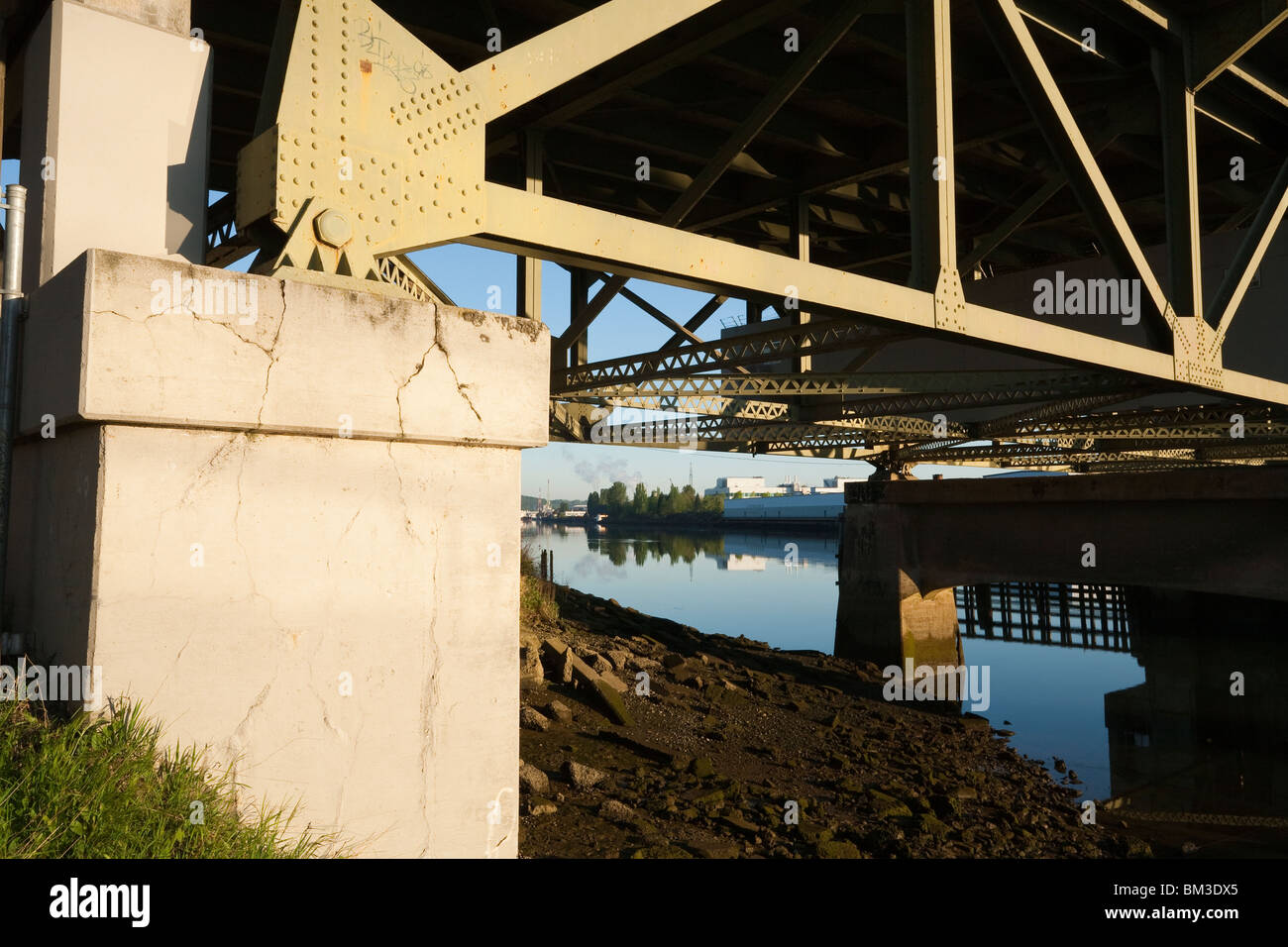 Lift bridge joint hi-res stock photography and images - Alamy