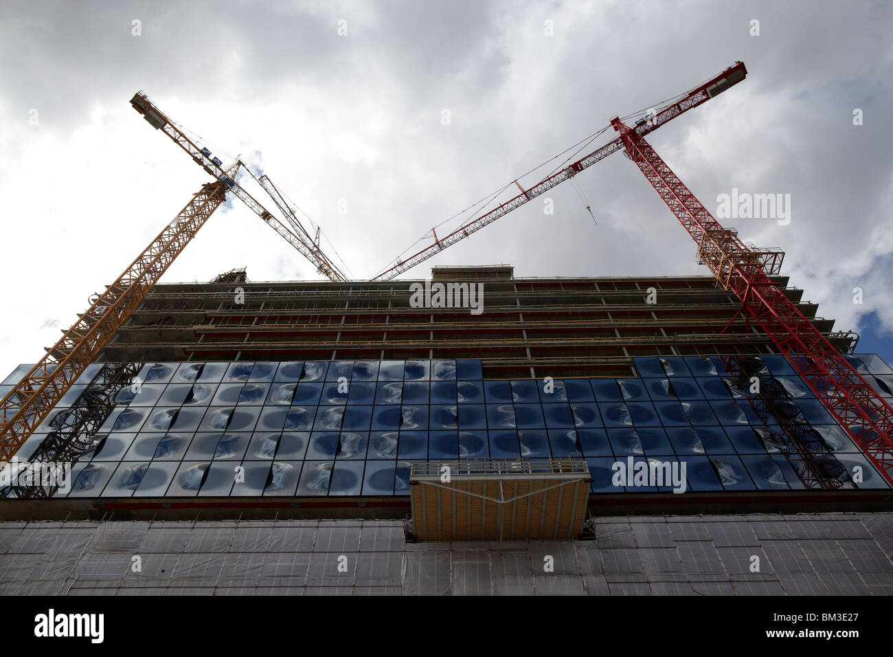 The construction site of the philharmonic hall 'Elbphilharmonie' Stock ...